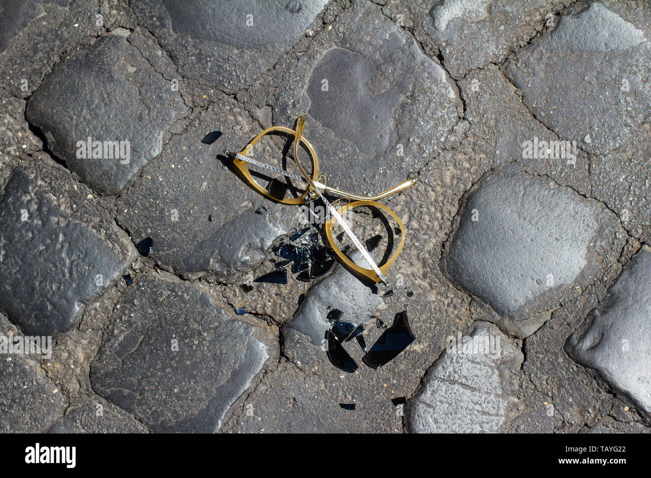 Smashed glasses on pavement hi-res stock photography and images - Alamy