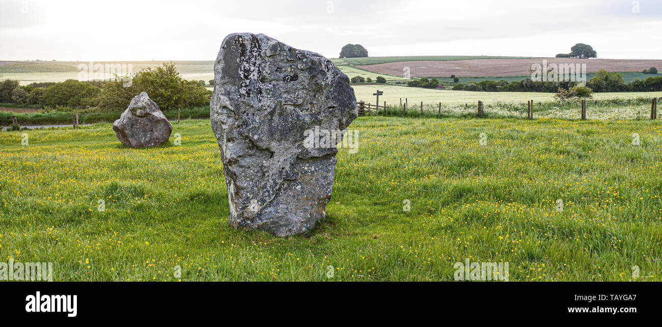 Avebury standing stones hi-res stock photography and images - Alamy