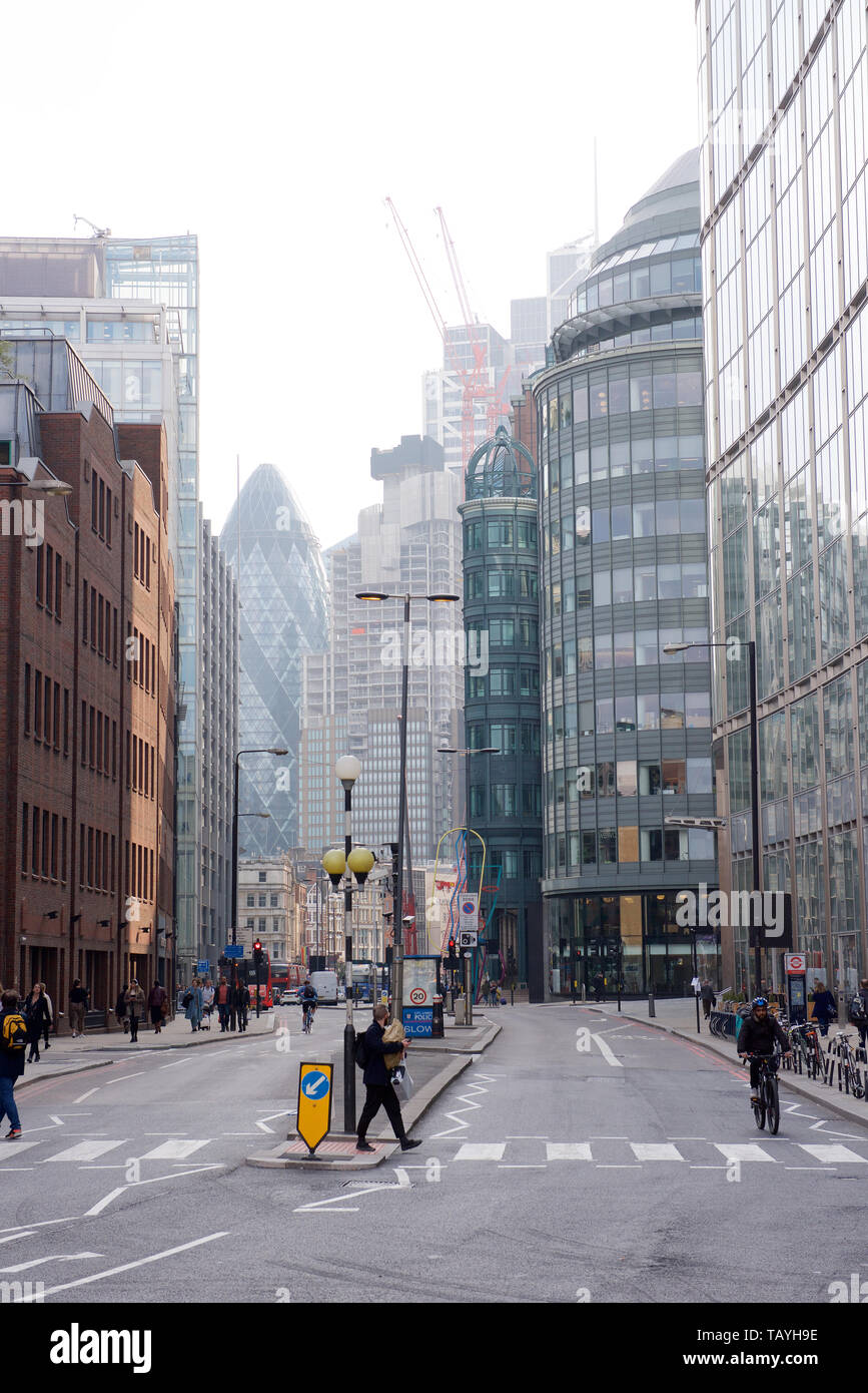 Crossing into bishopsgate hi-res stock photography and images - Alamy