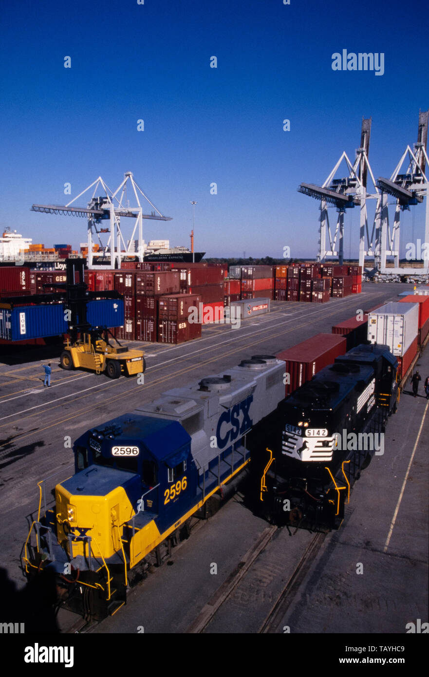 Containerized freight loading and unloading at the Port of Savannah ...