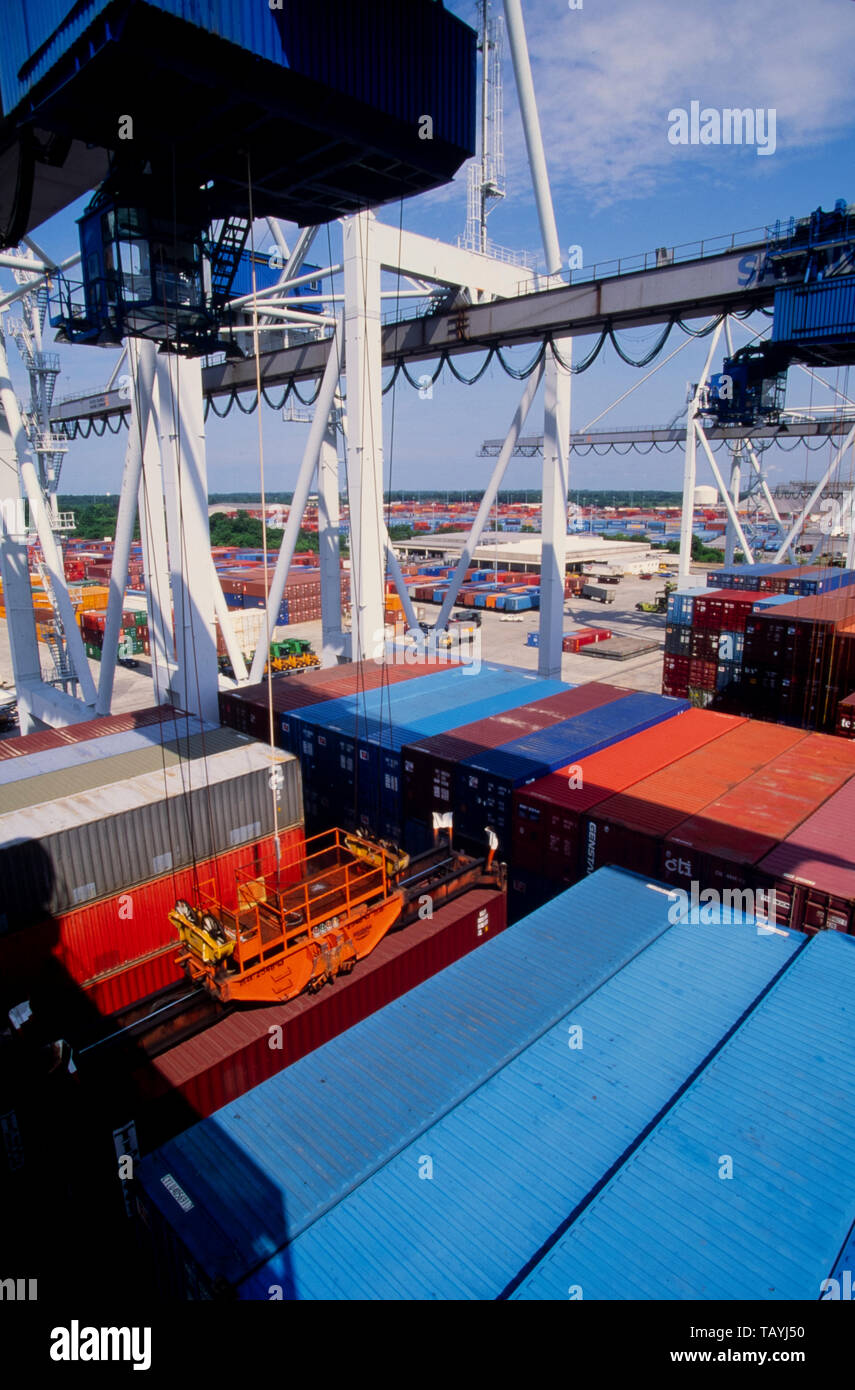 Containerized freight loading and unloading at the Port of Savannah ...
