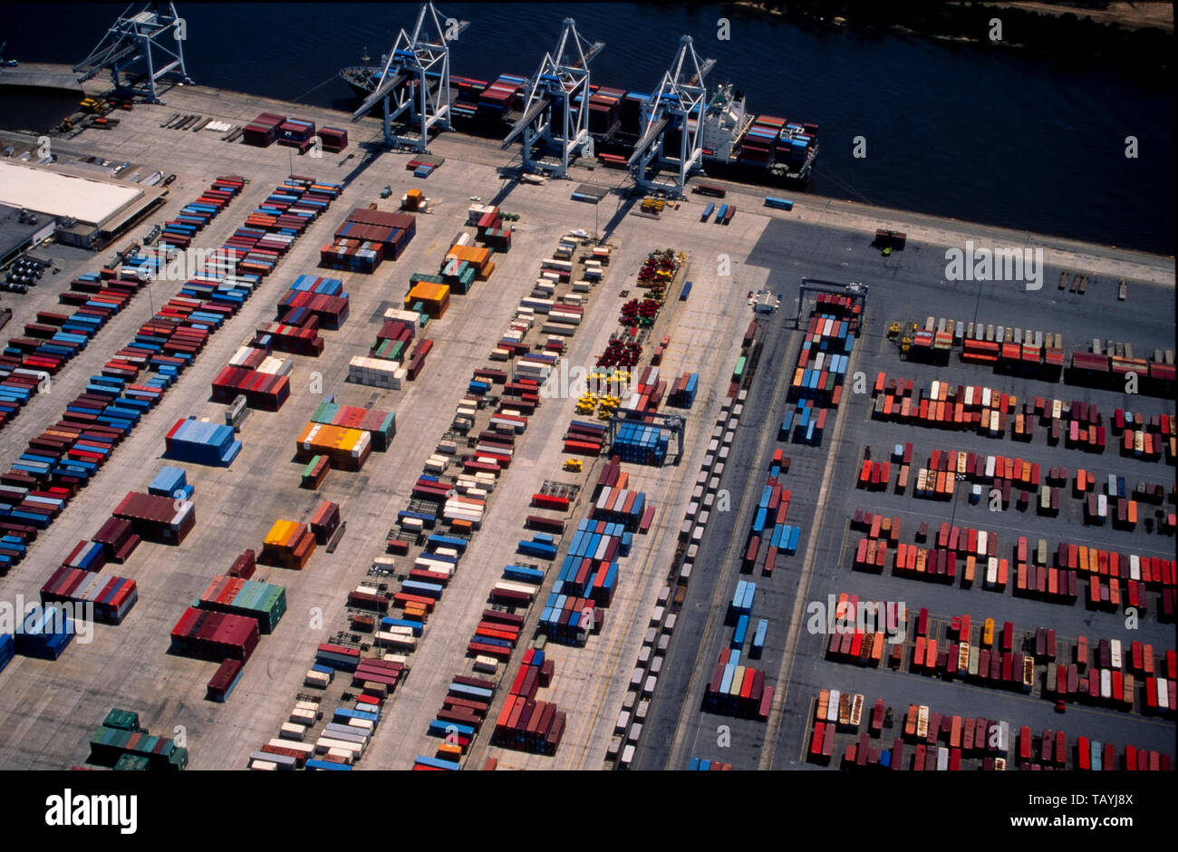 Containerized freight loading and unloading at the Port of Savannah ...