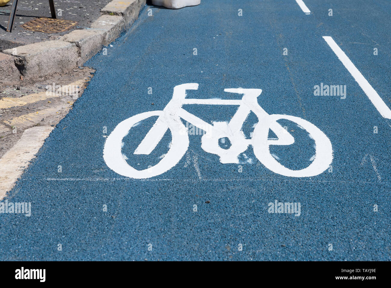 Painted cycle lane hi-res stock photography and images - Alamy