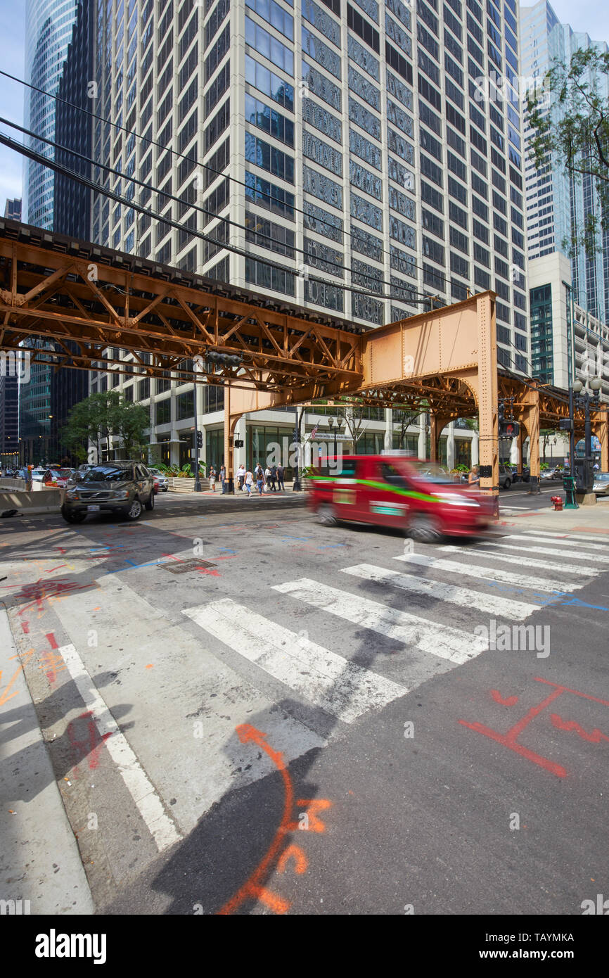 Chicago overhead CTA (City Transit Authority), subway train tracks ...