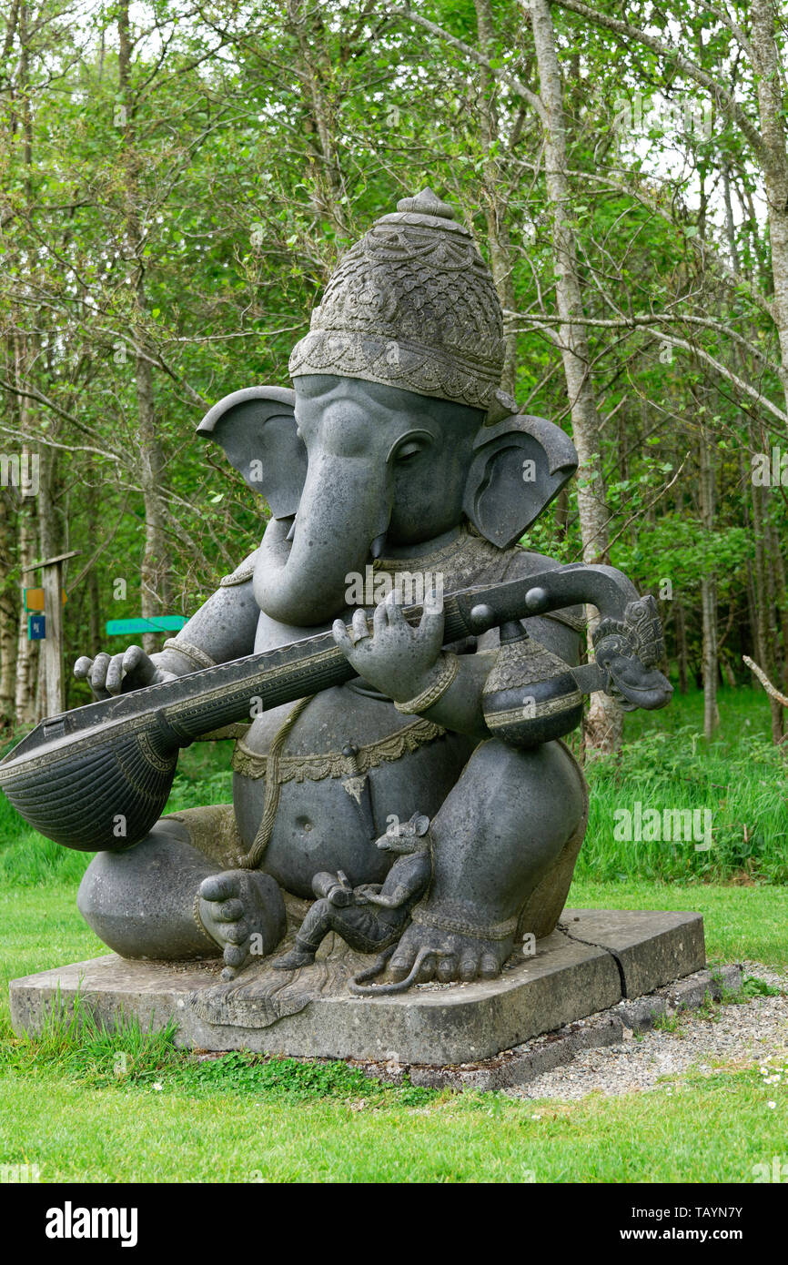 The group of musical and dancing Ganeshas Stock Photo - Alamy