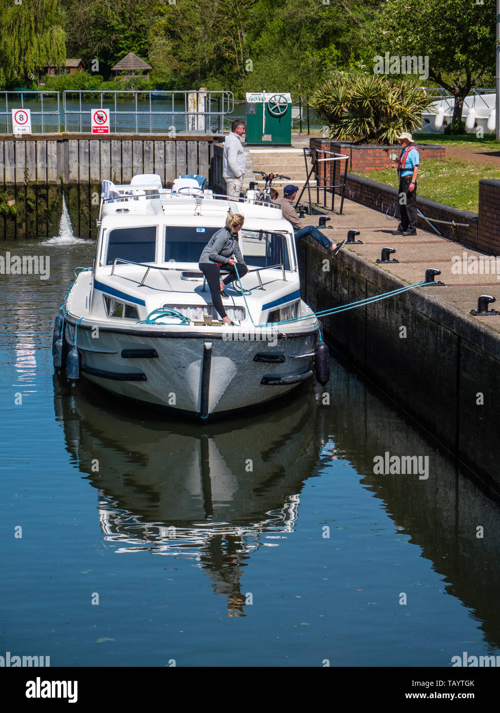 River thames locks hi-res stock photography and images - Alamy