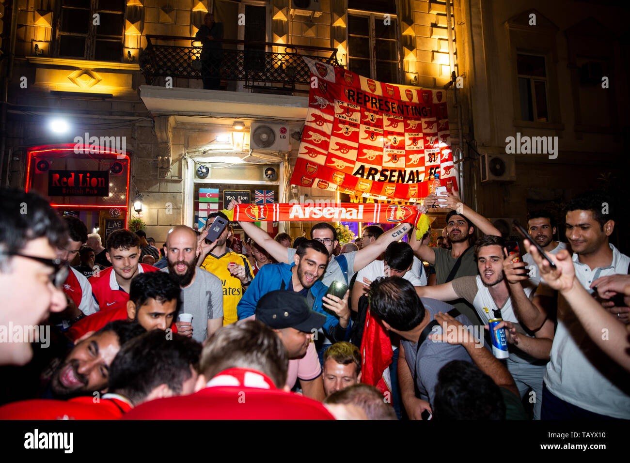 Arsenal fans outside red lion british pub hi-res stock photography and ...