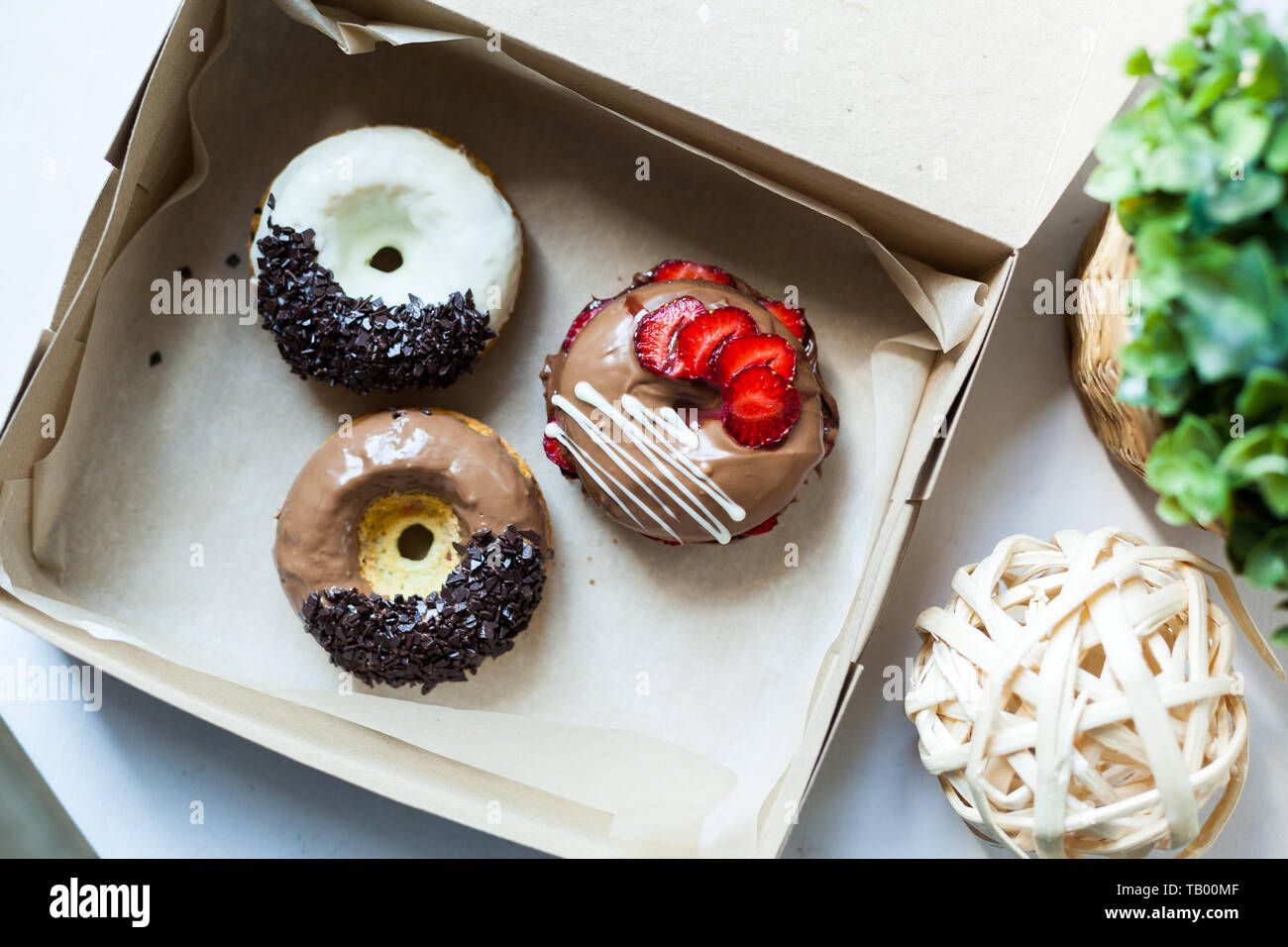 Box Of Dunkin Donuts High Resolution Stock Photography and Images - Alamy