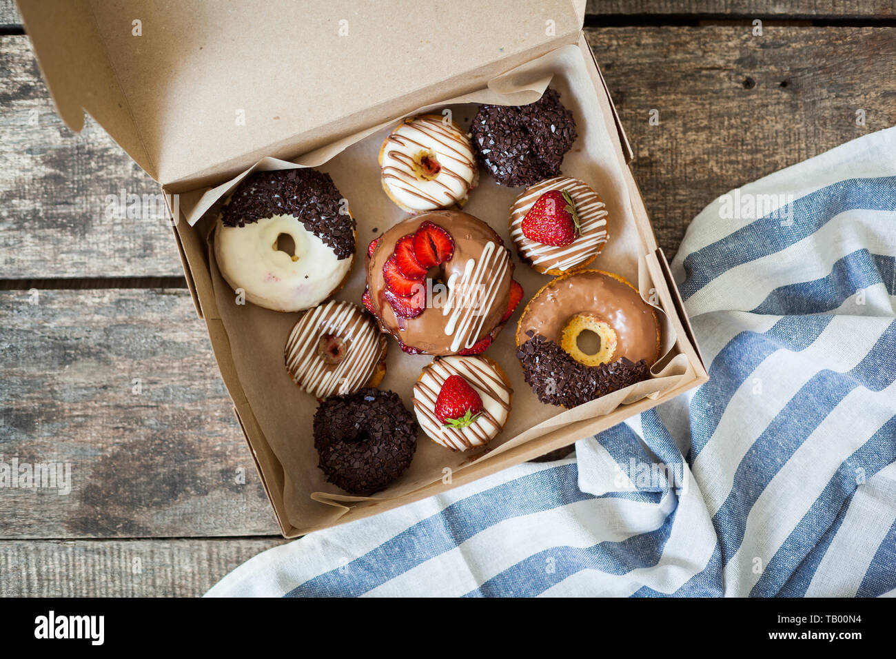 Dunkin donuts box hi-res stock photography and images - Alamy