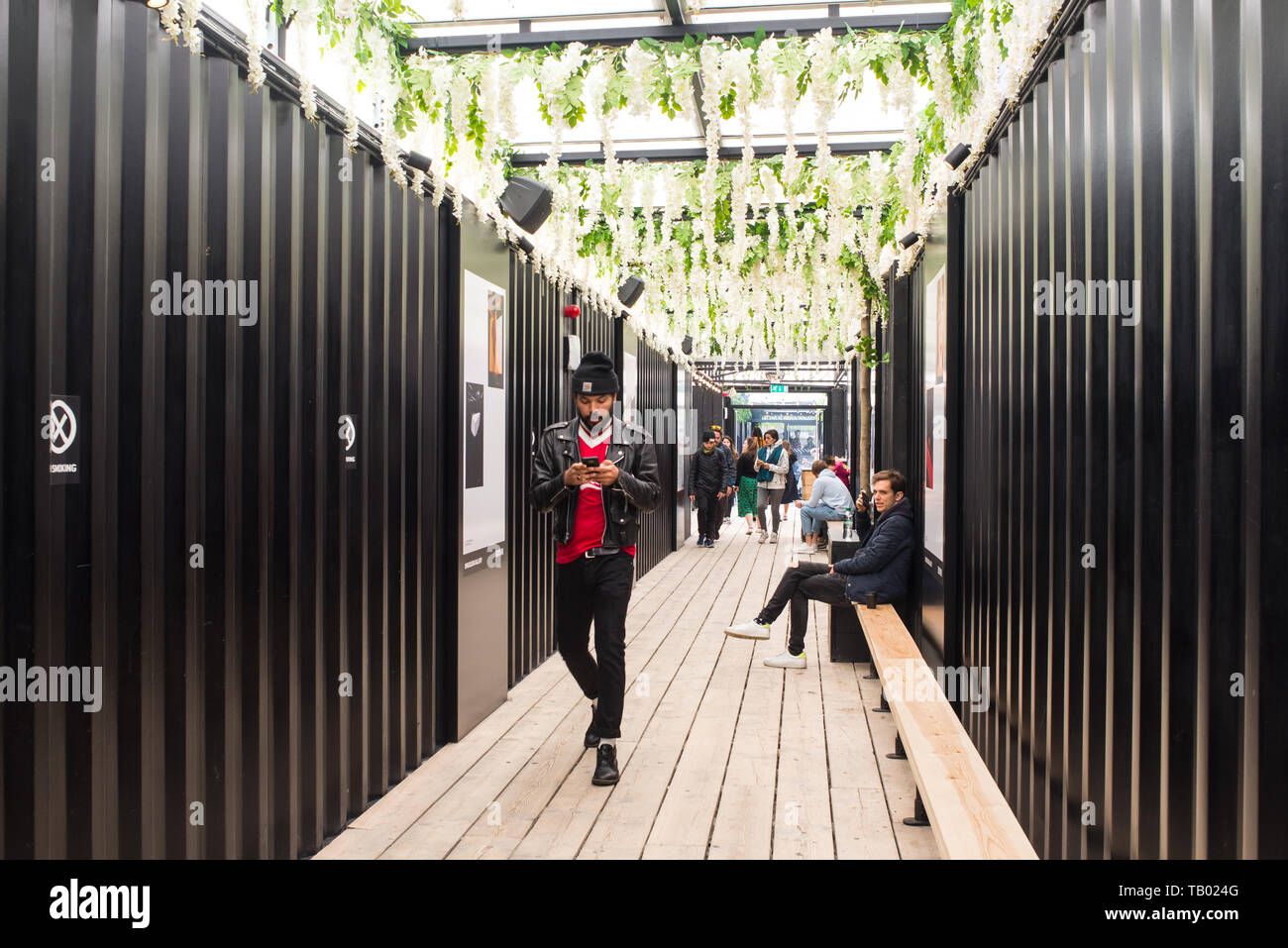 Inside british bar hipster hi-res stock photography and images - Alamy