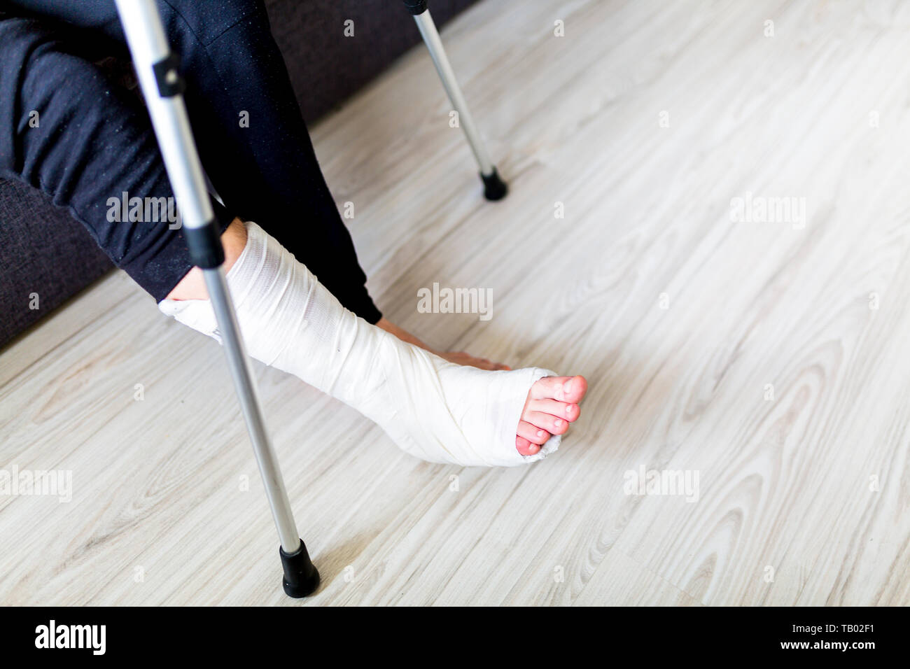 The man is trying to walk with a broken leg Stock Photo - Alamy