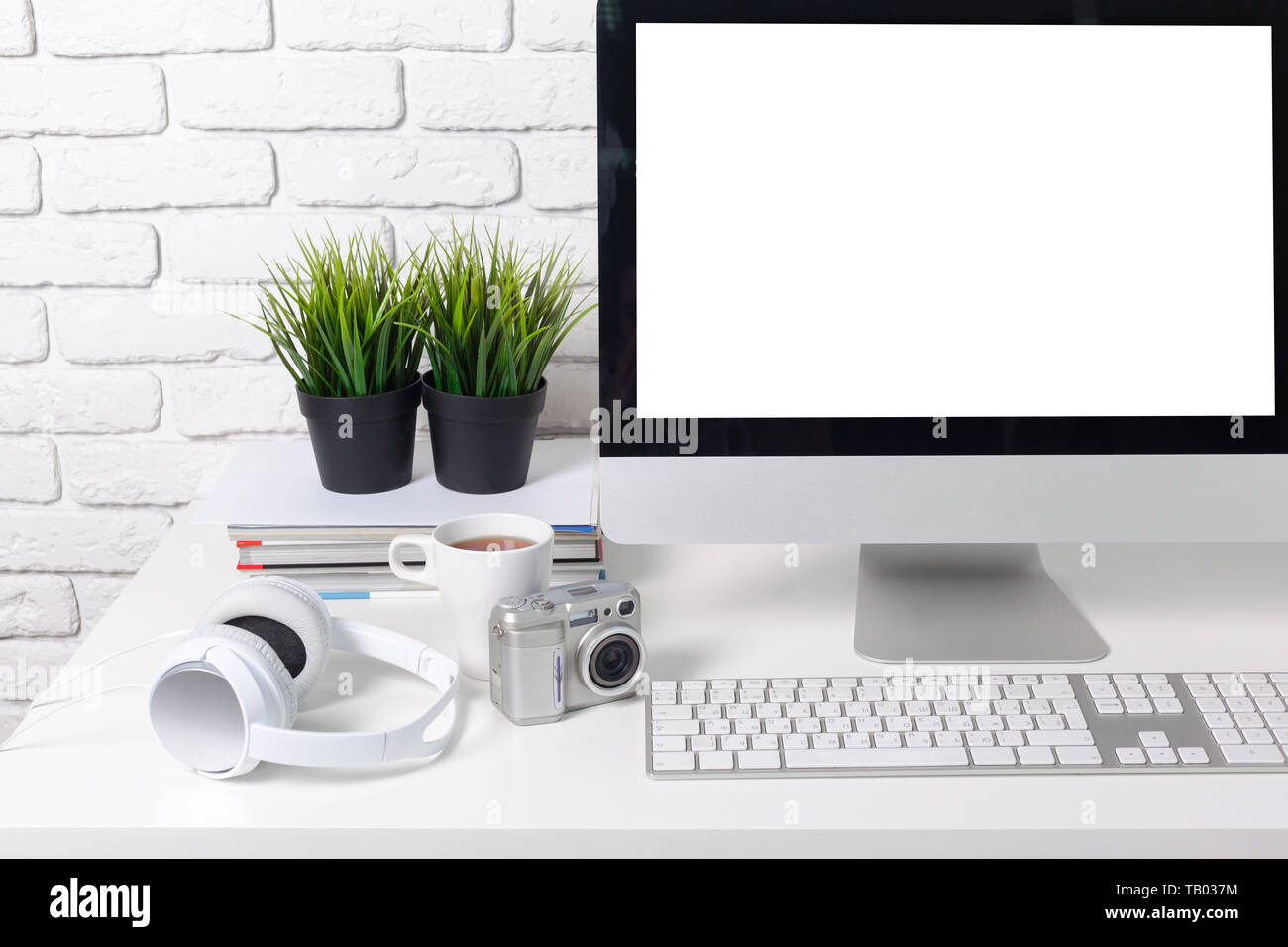 working table with computer Stock Photo - Alamy