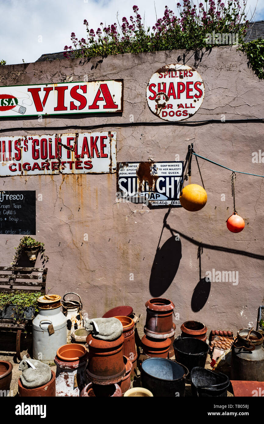 Enamel signs hi-res stock photography and images - Alamy