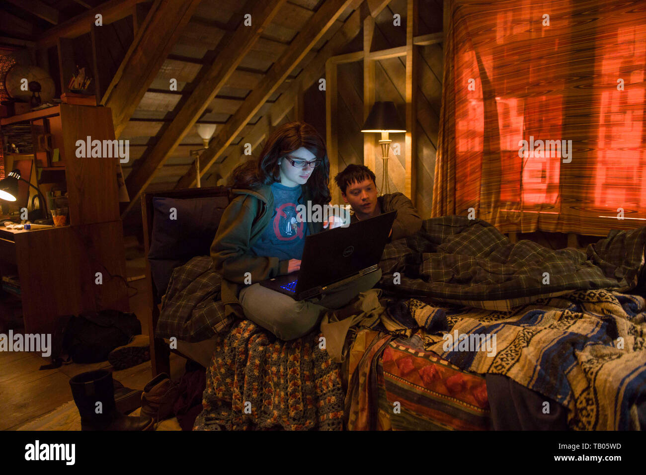 THE ACT, from left: Joey King (as Gypsy Rose Blanchard), Calum Worthy ...