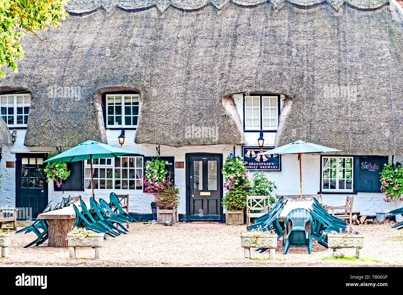 Pub in Oxfordshire Stock Photo - Alamy