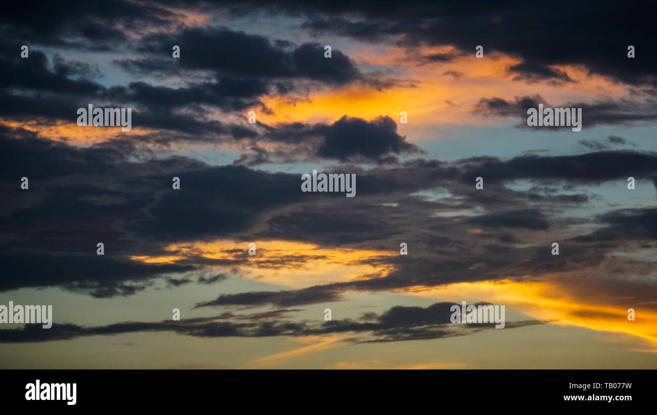 Dramatic weather scenery hi-res stock photography and images - Alamy