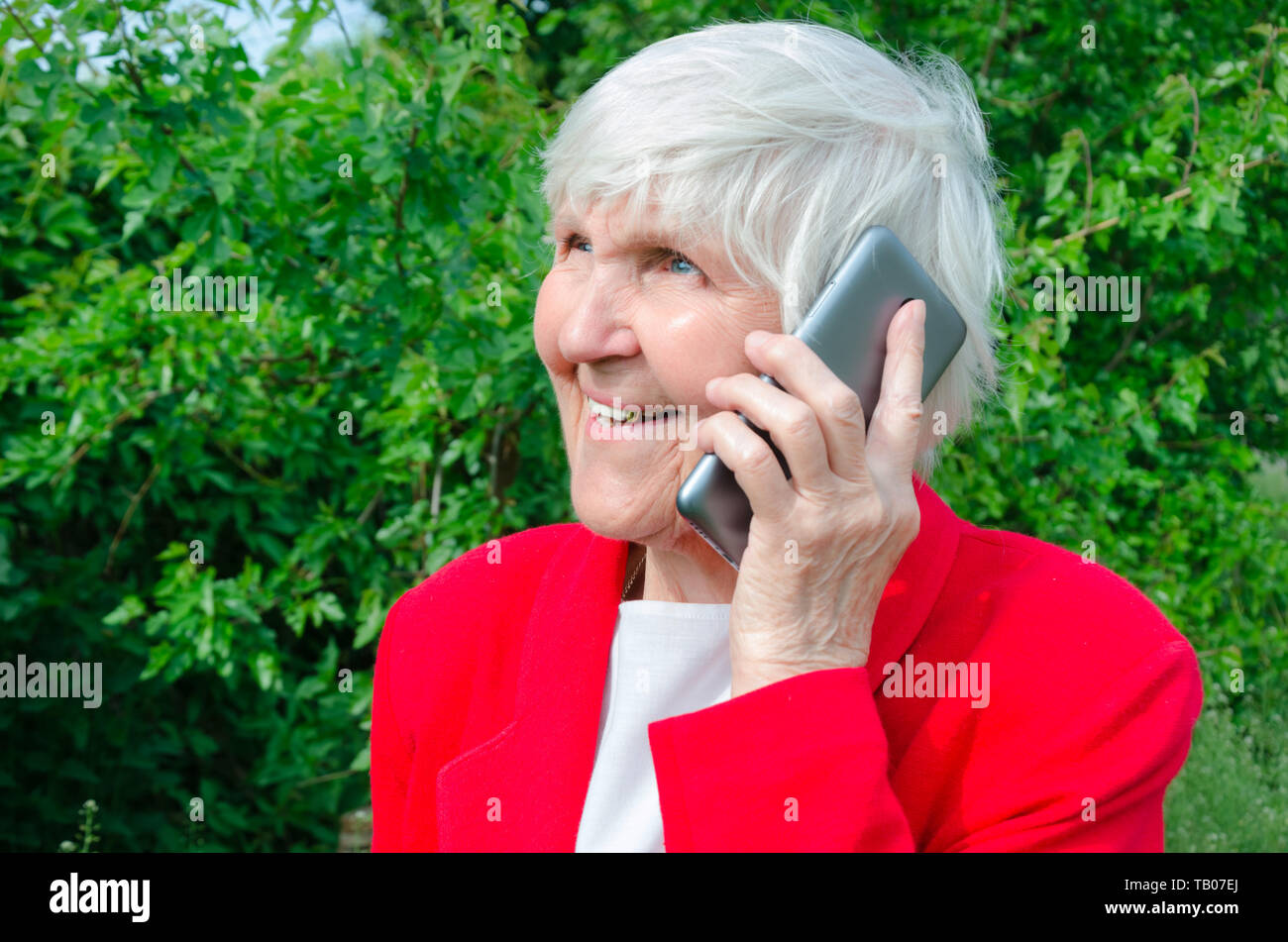Lady answering the phone hi-res stock photography and images - Alamy