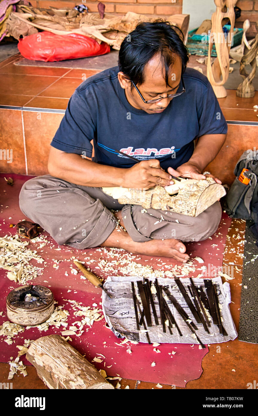 Balinese furniture maker hi-res stock photography and images - Alamy