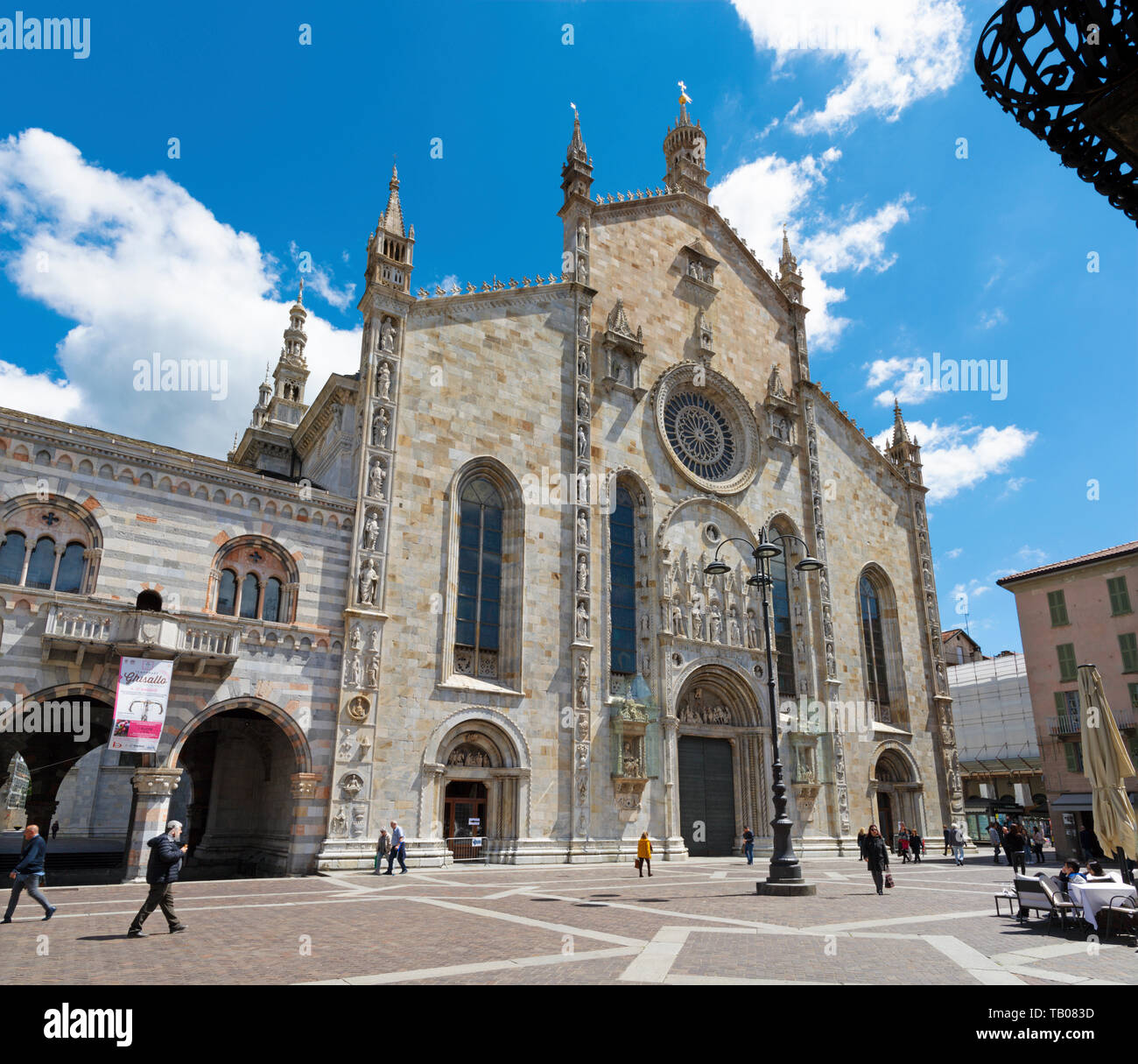 Como cathedral gothic architecture hi-res stock photography and images ...