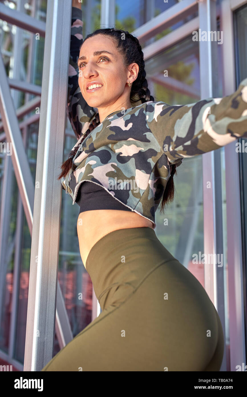 Body building pose hi-res stock photography and images - Alamy