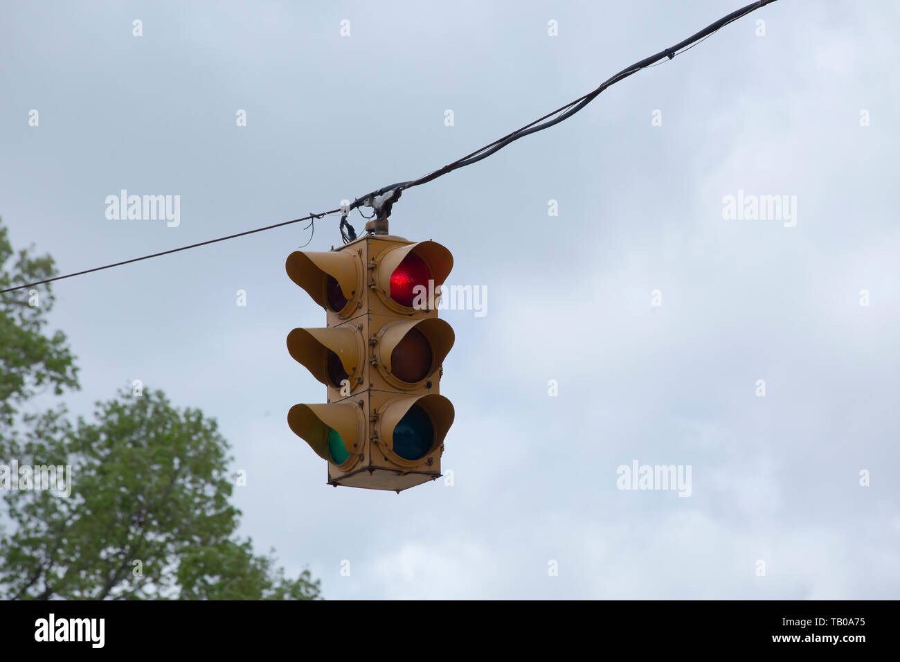 Red traffic light signaling for traffic to stop Stock Photo - Alamy