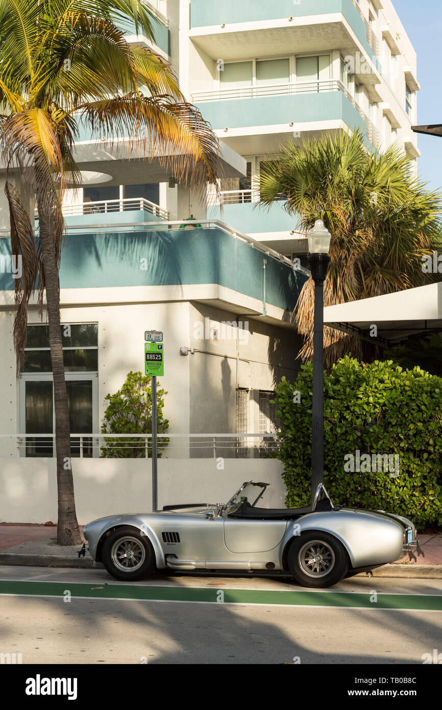 Sports car in miami beach hi-res stock photography and images - Alamy