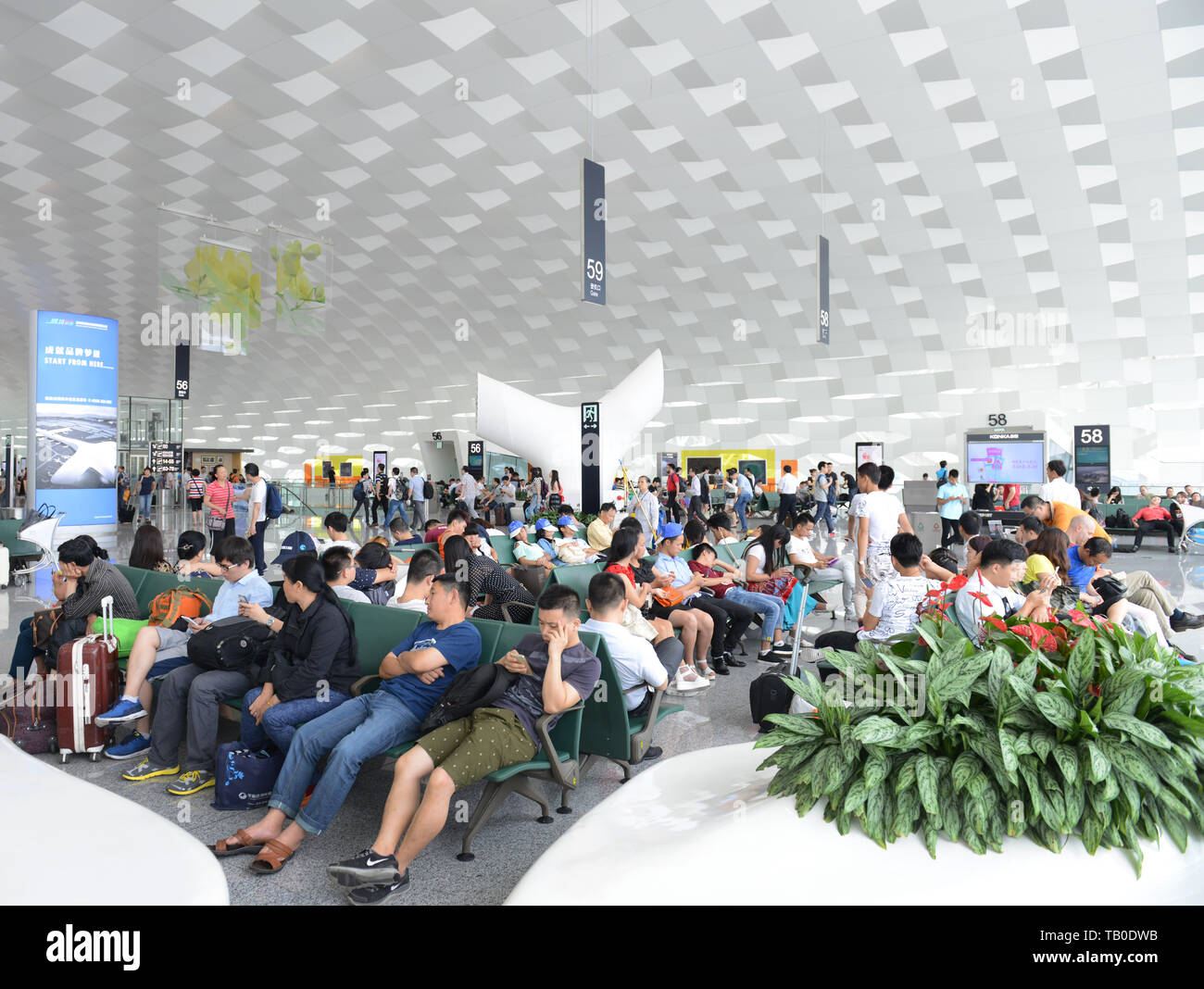 Airport delay hi-res stock photography and images - Alamy