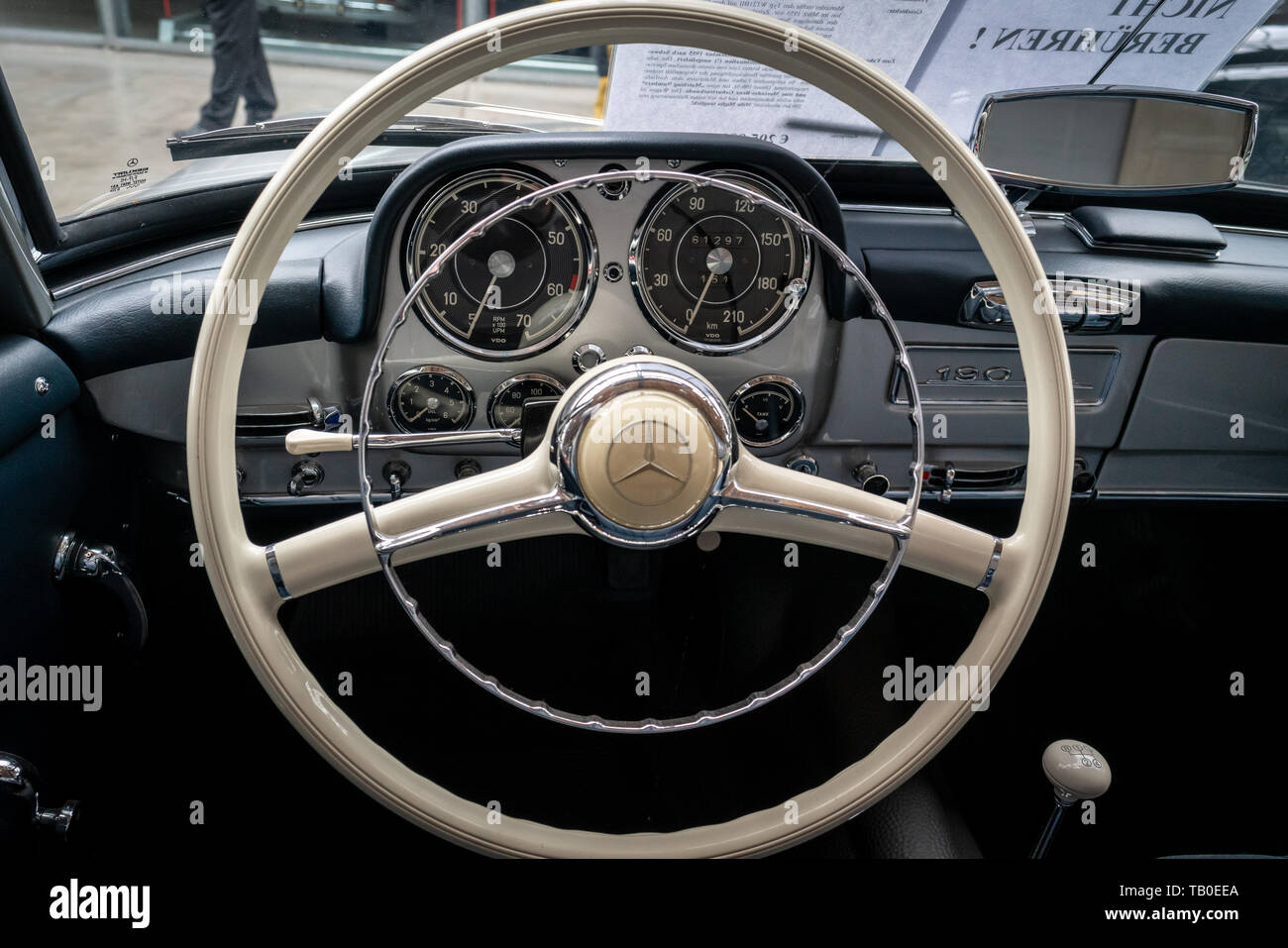 Dashboard mercedes 190sl hi-res stock photography and images - Alamy Dashboard mercedes 190sl hi-res stock photography and images - Alamy