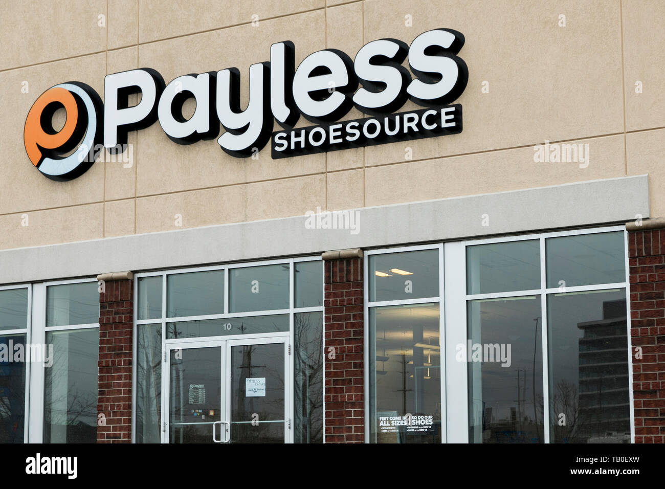 Payless shoesource logo hi-res stock photography and images - Alamy