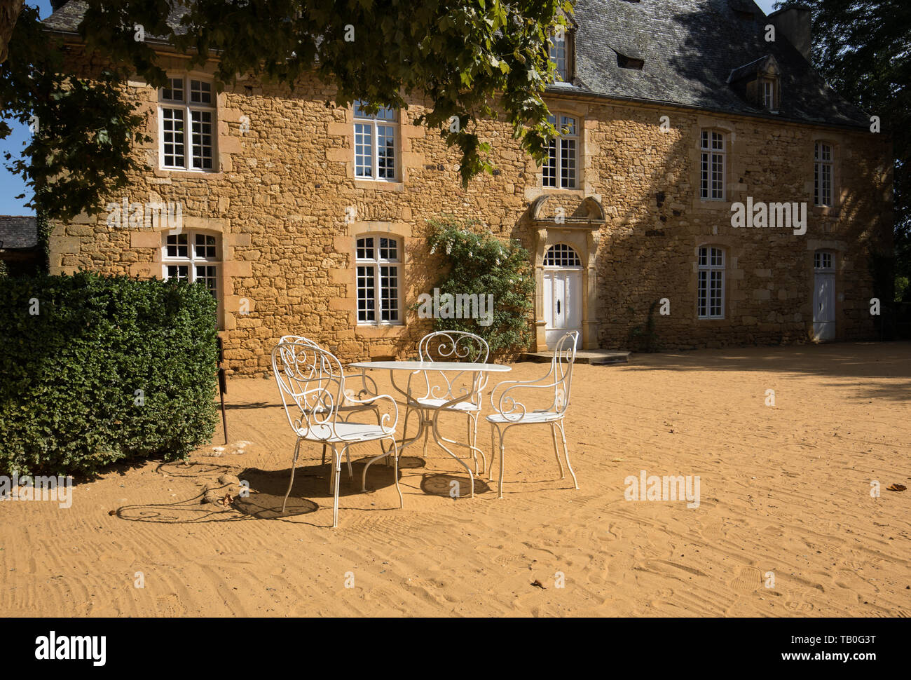 Formal Topiary Manor House High Resolution Stock Photography and Images ...