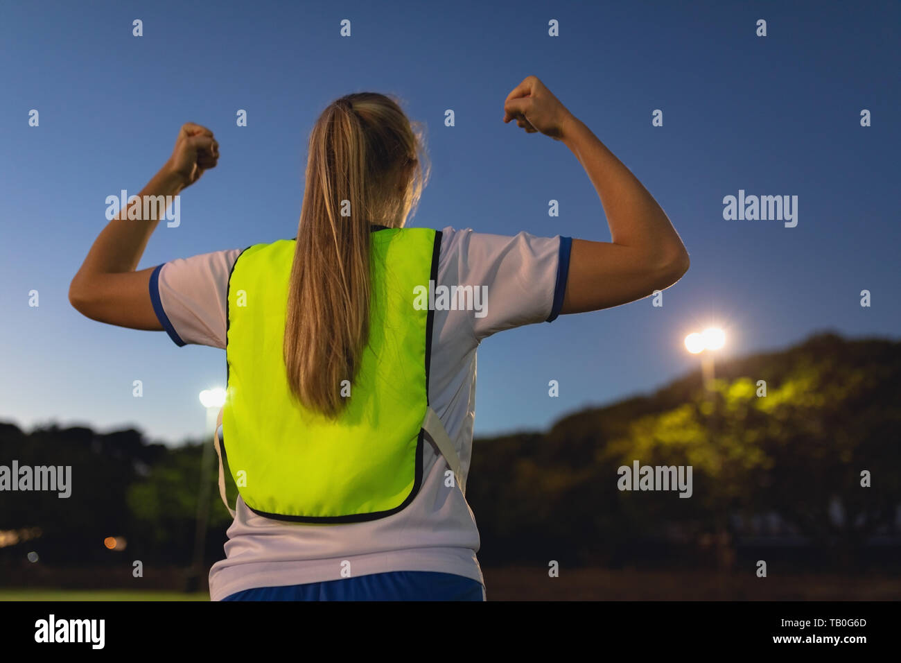 Soccer player back view hi-res stock photography and images - Alamy