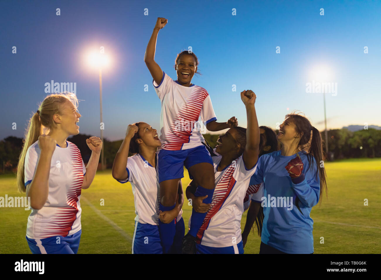 Teenage football team with trophy hi-res stock photography and images ...
