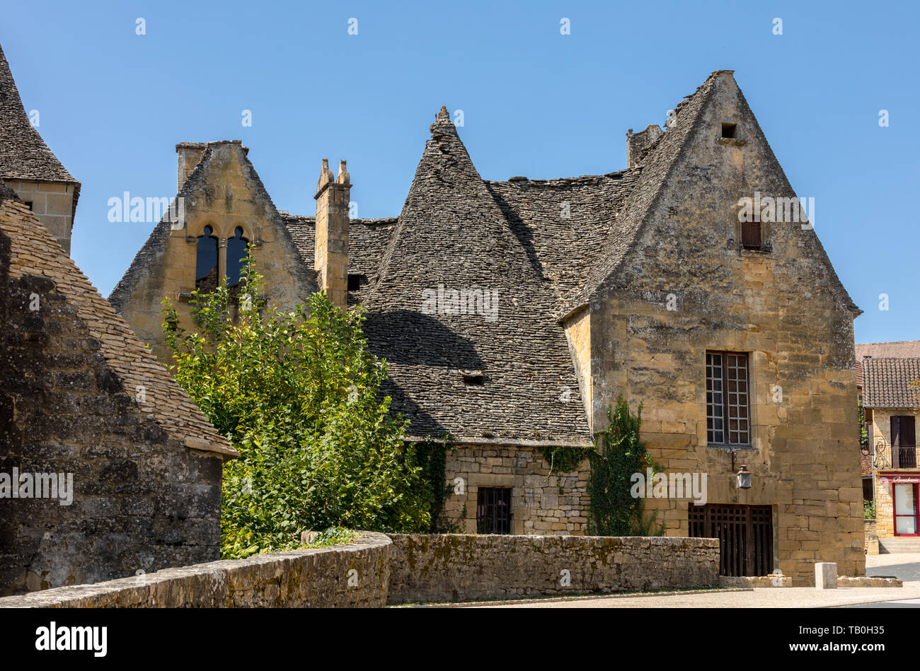 Saint Genies is a lovely; village between Montignac and Sarlat. At the ...