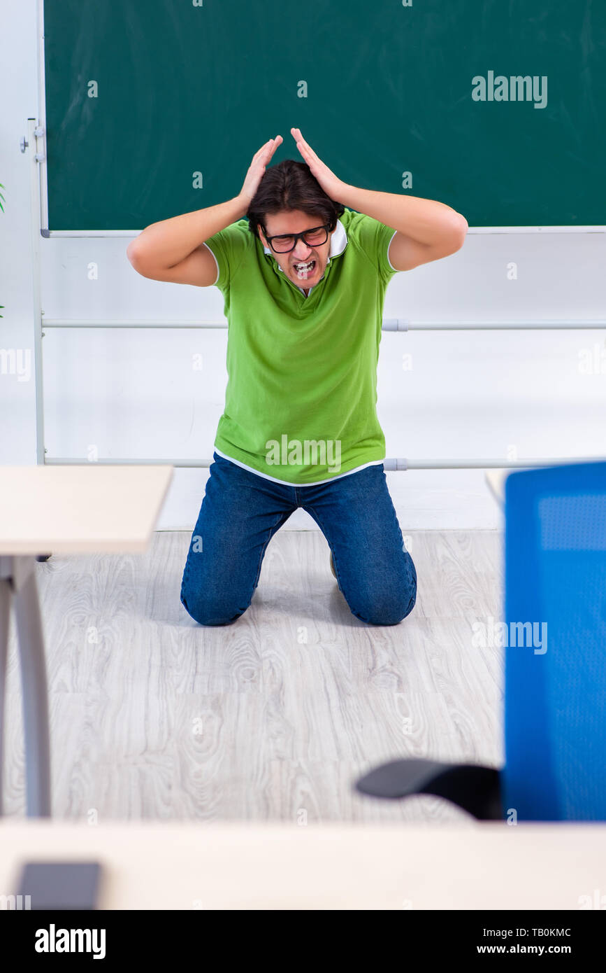 School boy crying classroom hi-res stock photography and images - Alamy