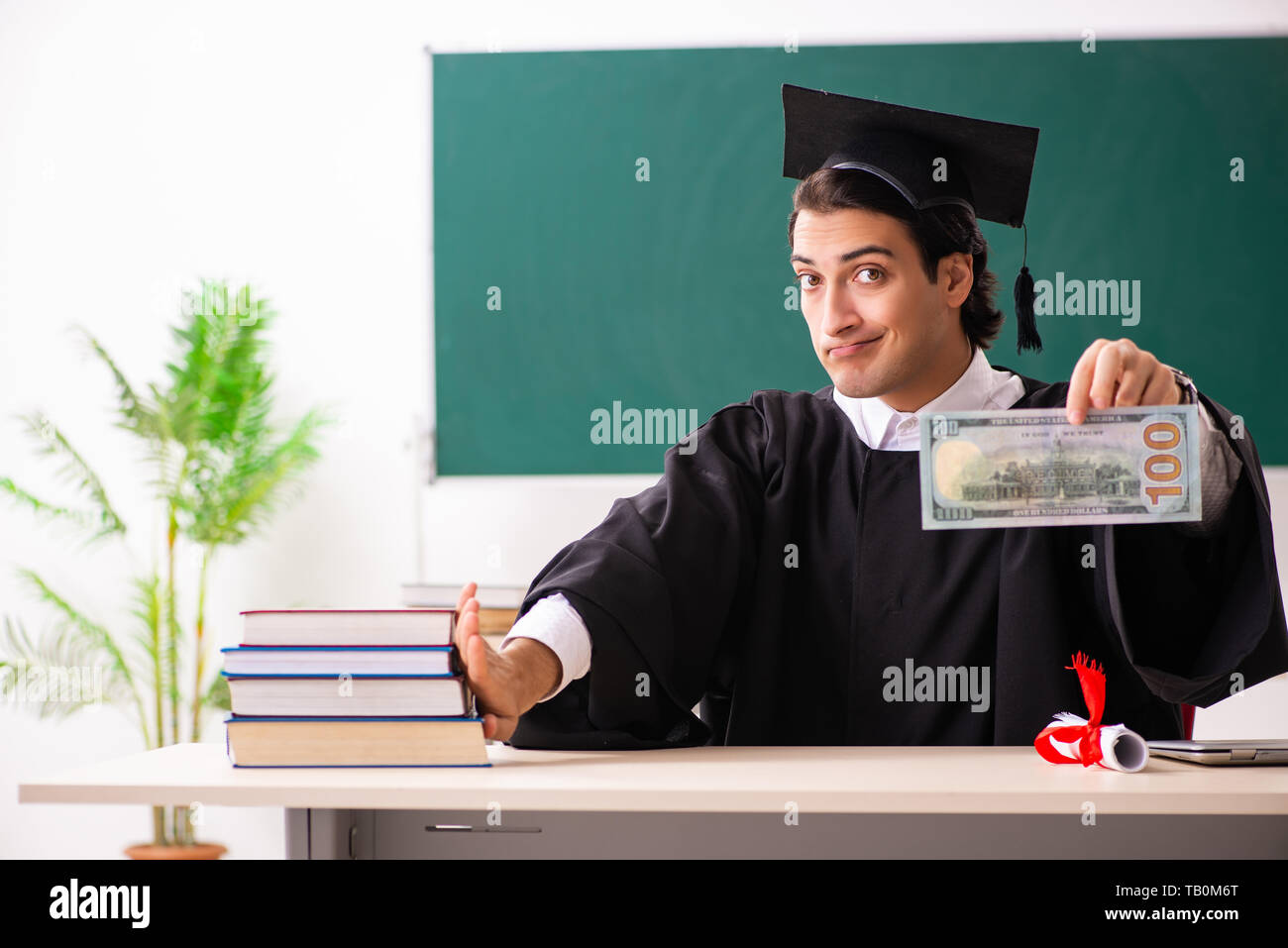 Mba graduate money hi-res stock photography and images - Alamy