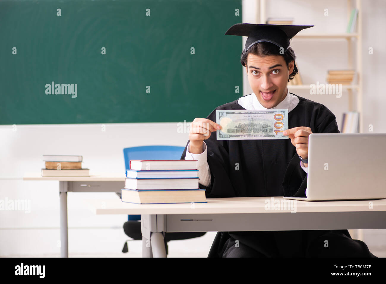 Mba graduate money hi-res stock photography and images - Alamy