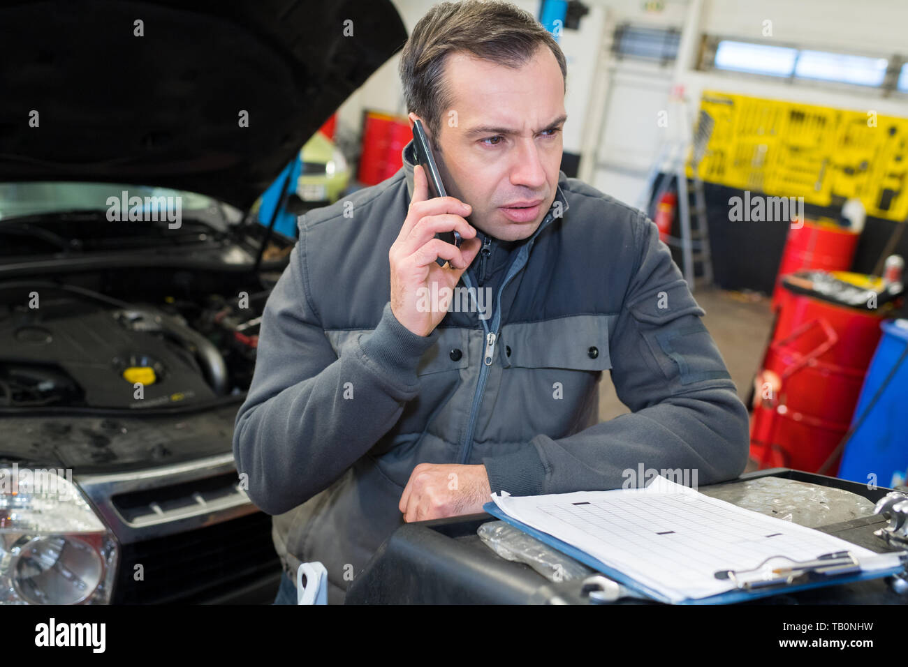 Mechanic sitting in automotive hi-res stock photography and images - Alamy