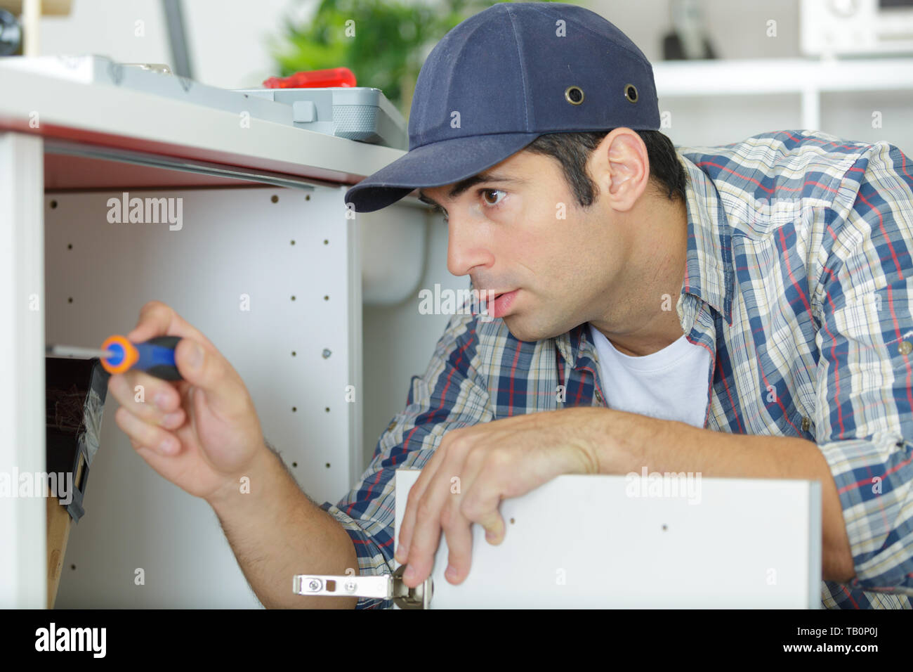Screwing screws hi-res stock photography and images - Alamy