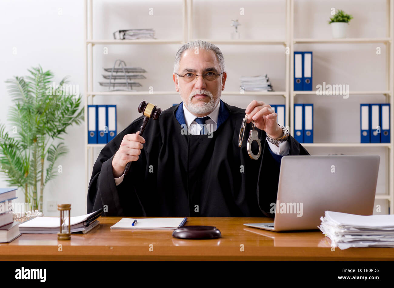 Aged lawyer working in the courthouse Stock Photo - Alamy