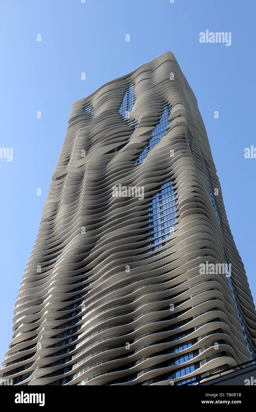 Aqua tower chicago hi-res stock photography and images - Alamy