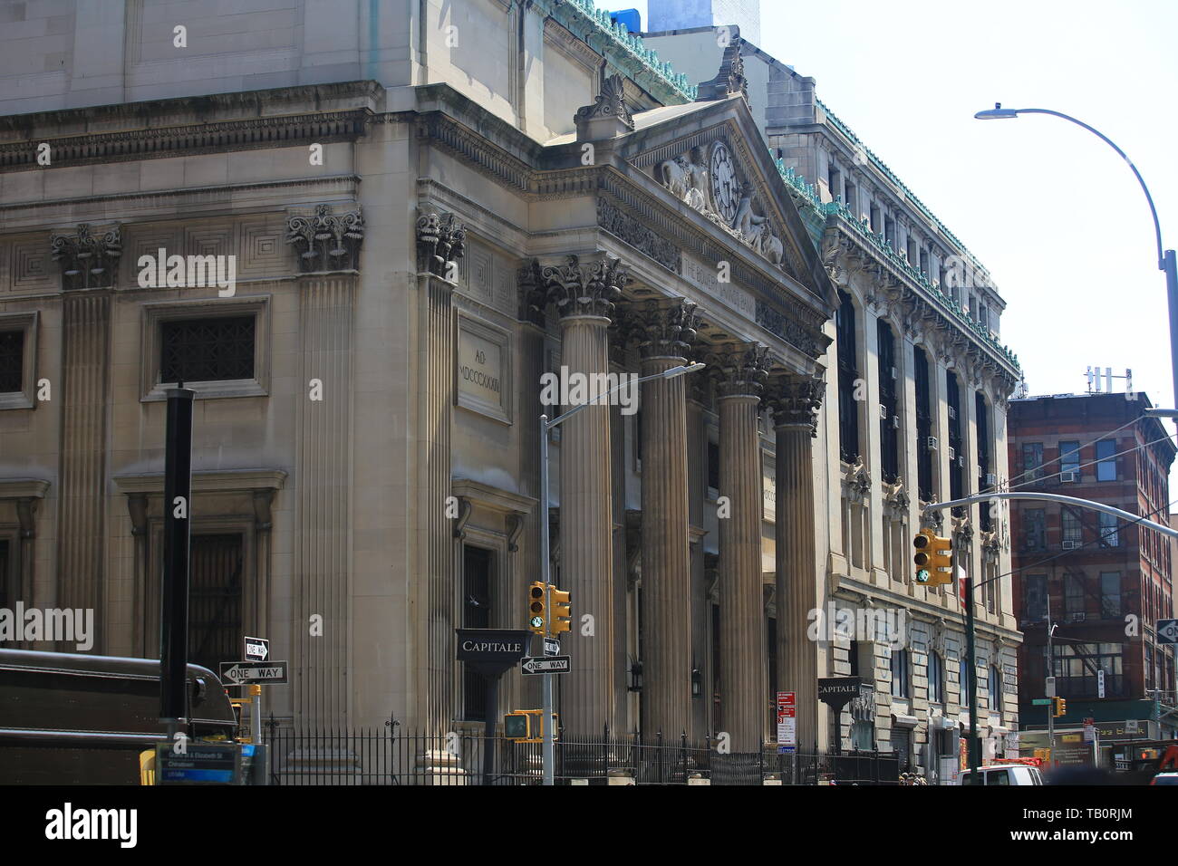 Bank facade nyc hi-res stock photography and images - Alamy