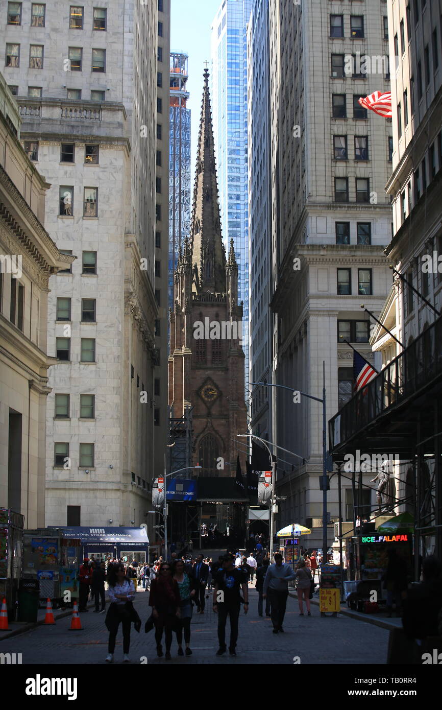 Manhattan trinity church Stock Photo - Alamy