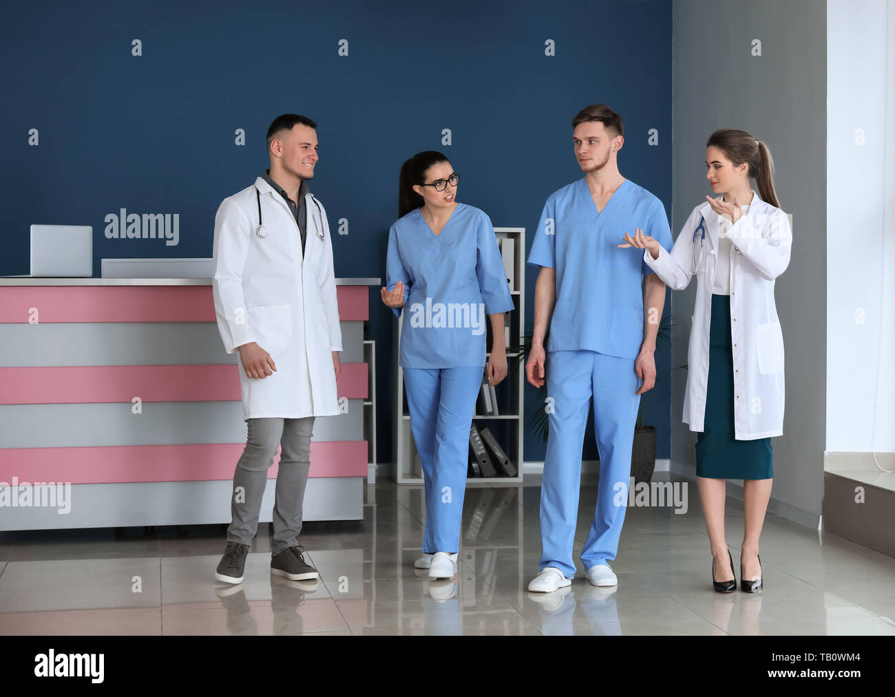 Doctors in clinic hi-res stock photography and images - Alamy