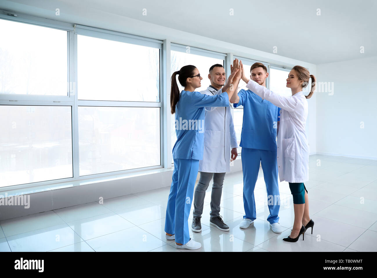 Doctors giving high five team hi-res stock photography and images - Alamy