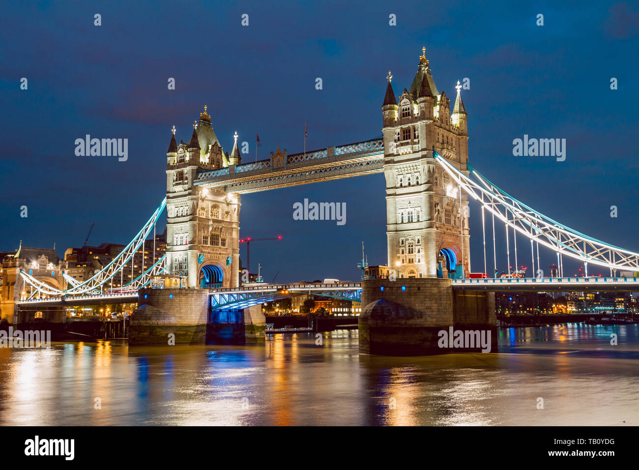Tower bridge night hi-res stock photography and images - Alamy