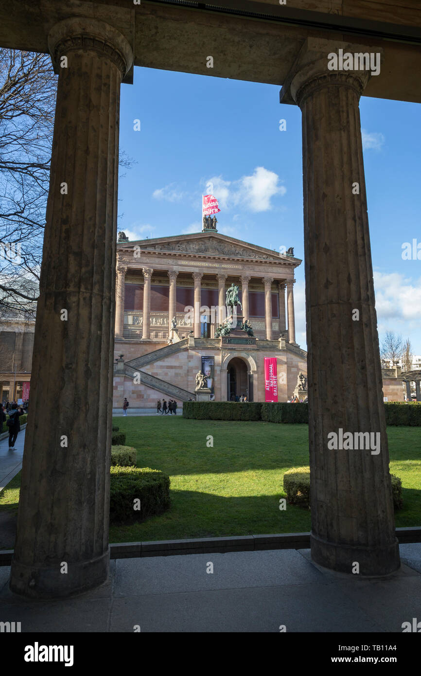 Colonnade berlin hi-res stock photography and images - Alamy