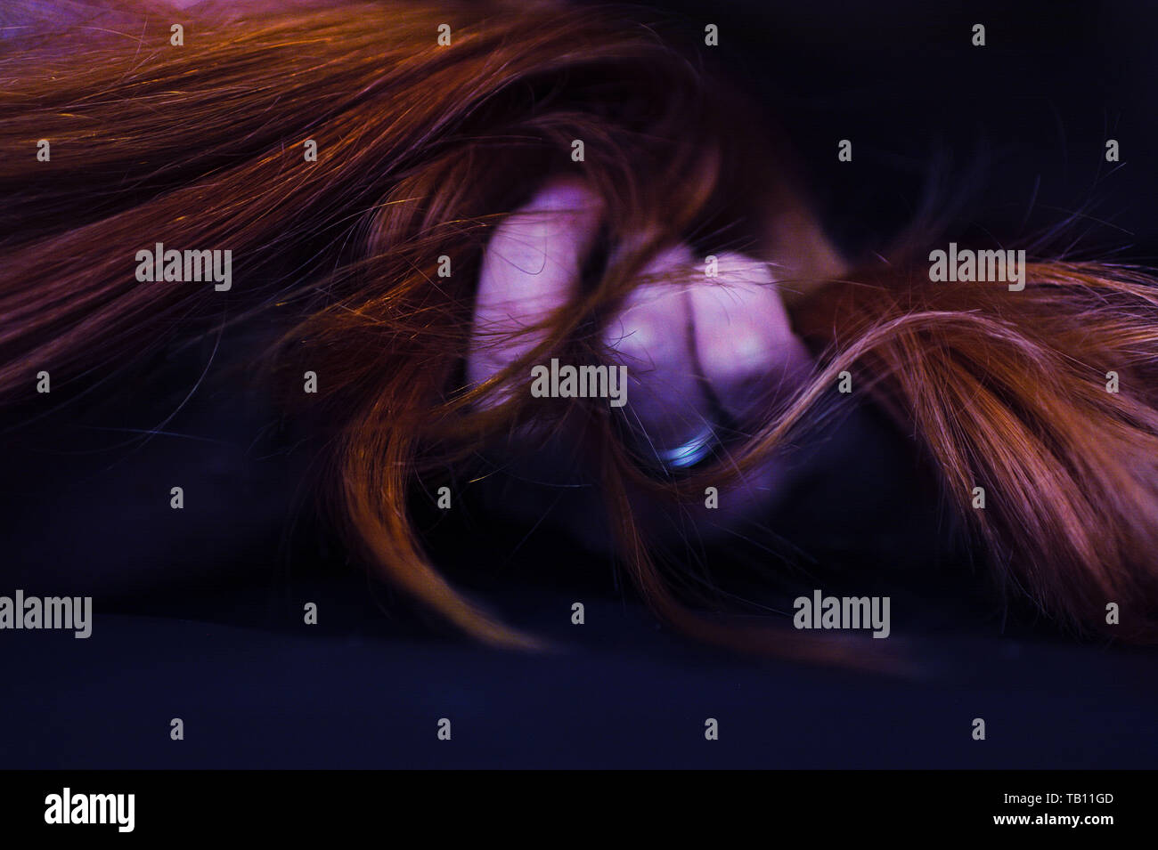 hand holding hair Stock Photo - Alamy