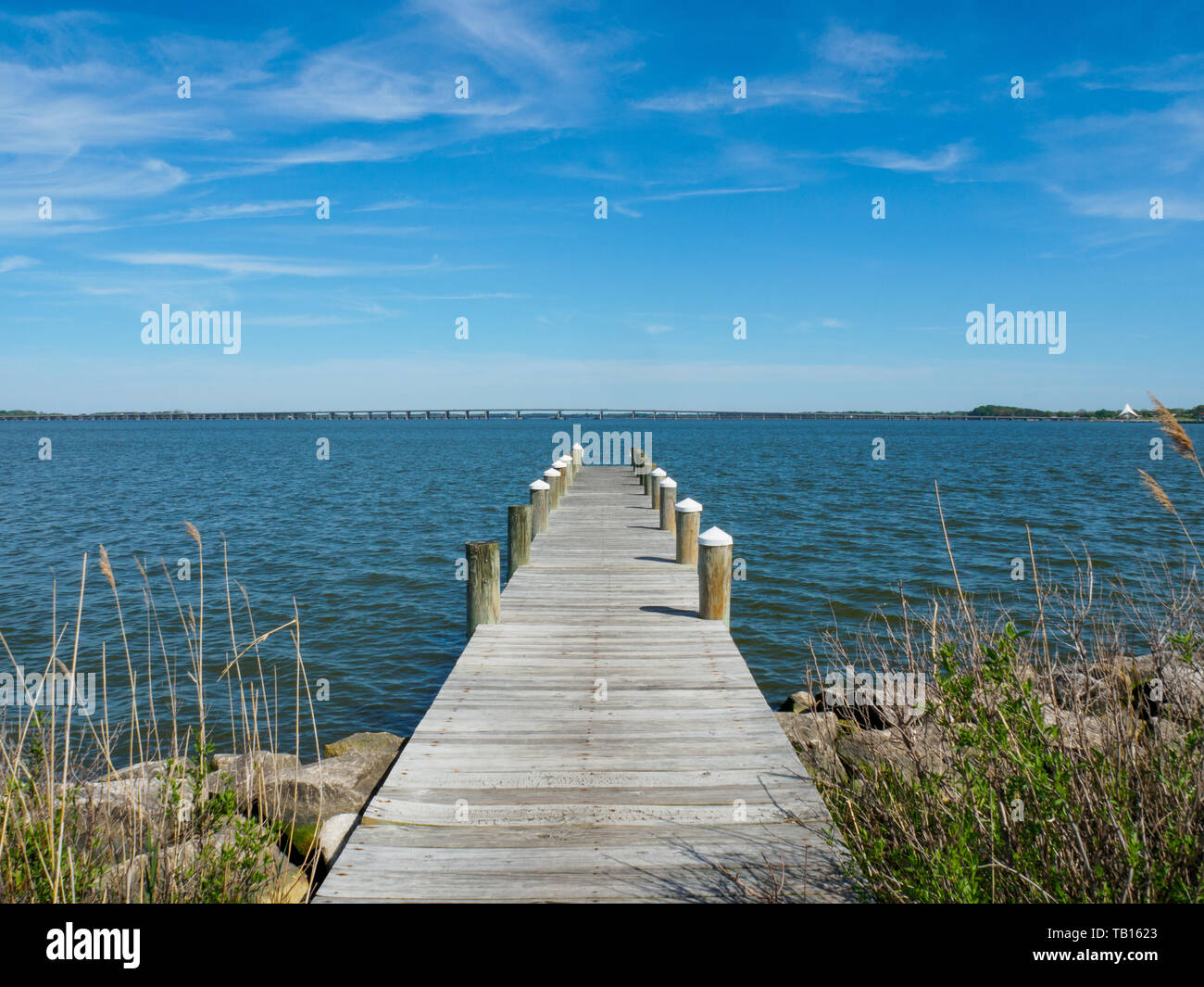 Looking off a dock hi-res stock photography and images - Alamy