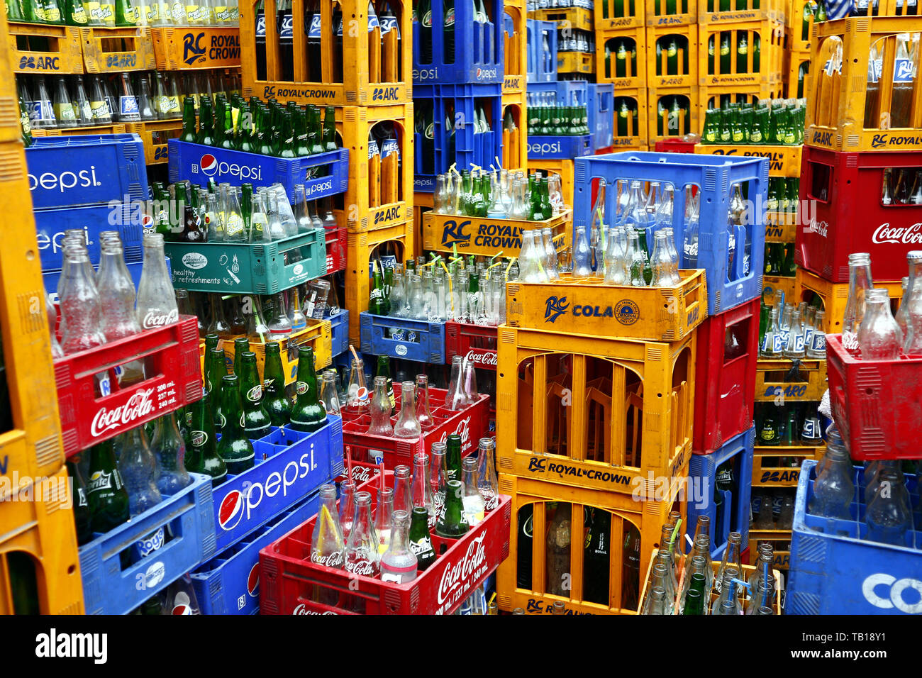 Empty soft drink bottles cases hi-res stock photography and images - Alamy