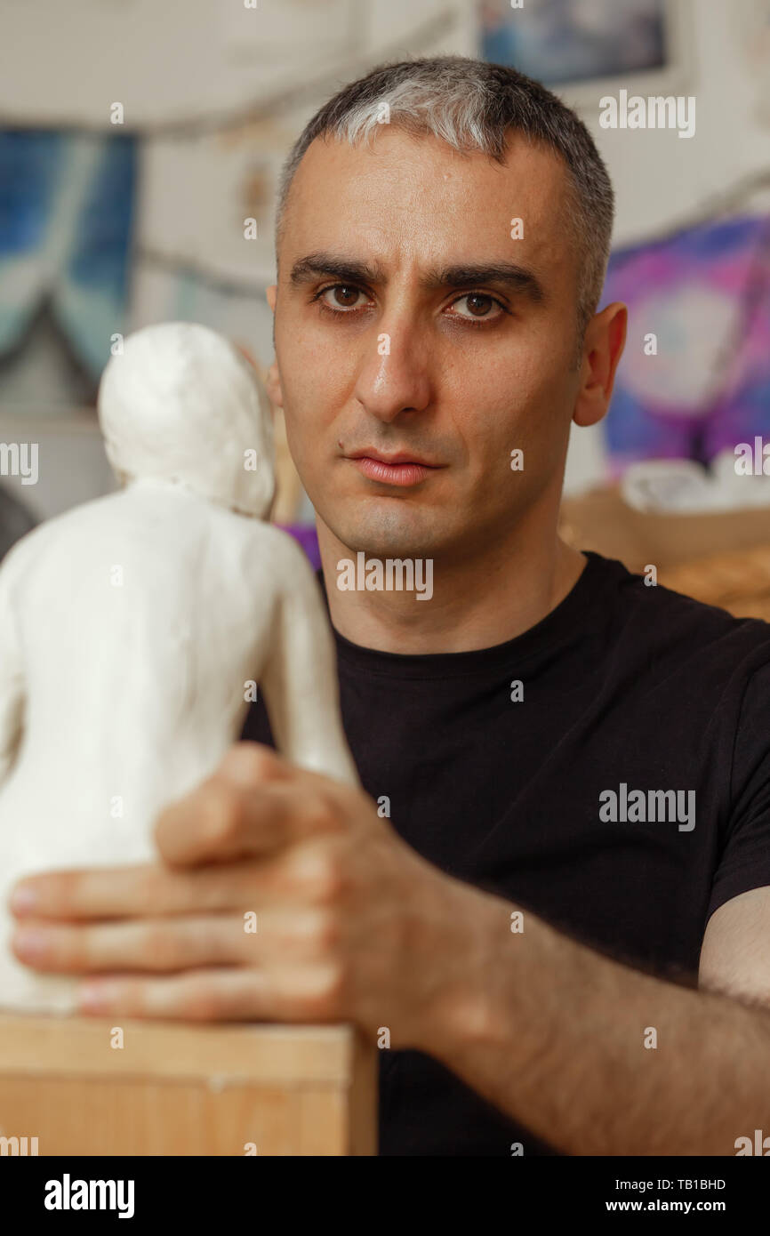 Sculptor making hi-res stock photography and images - Alamy